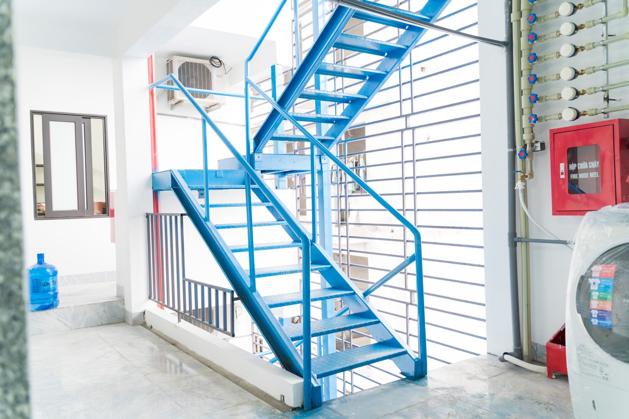 Thi công, lắp đặt thang thoát nạn, thoát hiểm - pccchatay.vn